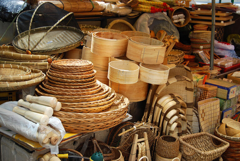 Bo Sang Umbrella and Sankampaeng Crafts Festivals: A Tribute to Tradition