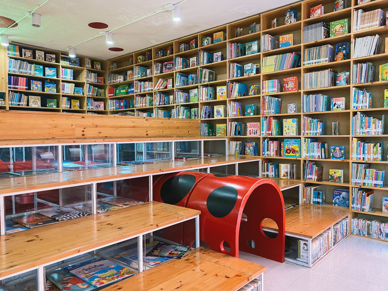 Lumpini Public Library: Where Work Meets Play