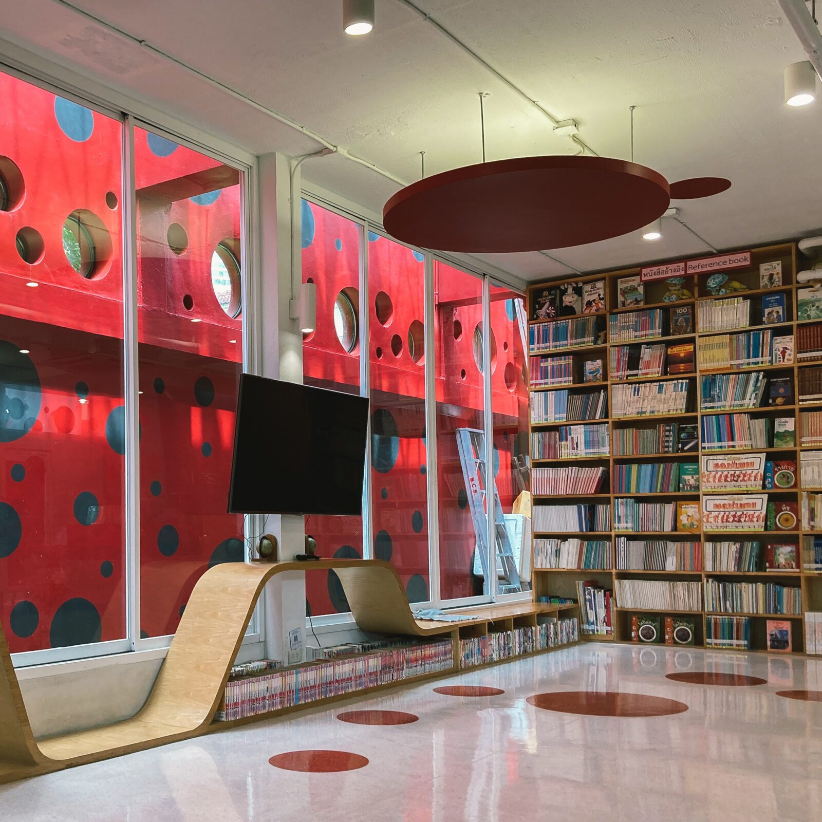 Lumpini Public Library: Where Work Meets Play