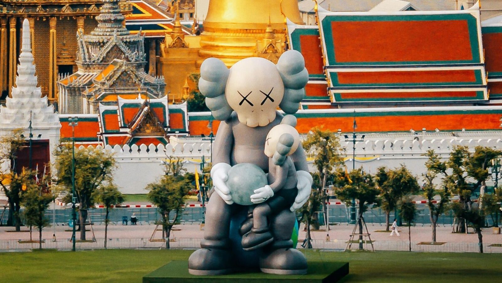 KAWS:HOLIDAY THAILAND – A Free Art Installation in Bangkok