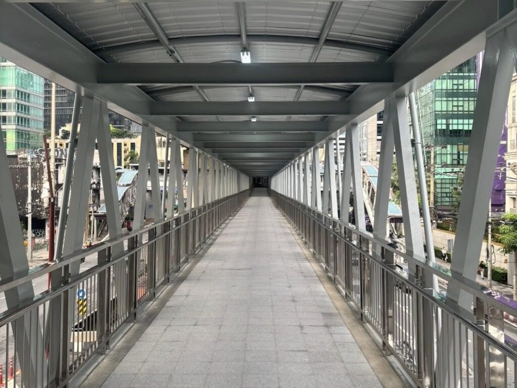 New Skywalk Opens at Surasak BTS