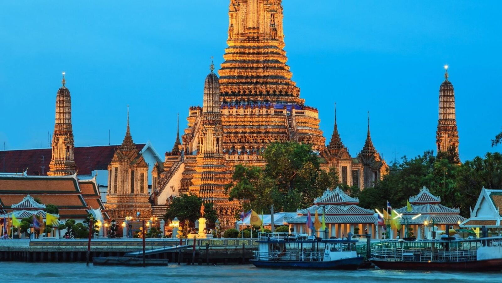 Wat Arun Updates Photography Rules as Visitor Numbers Rise
